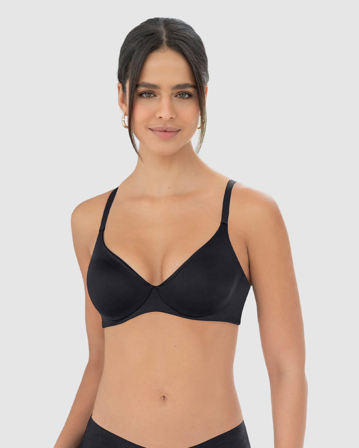 Brasier ultraligero y suave con copas en doble capa de tela | Leonisa Colombia