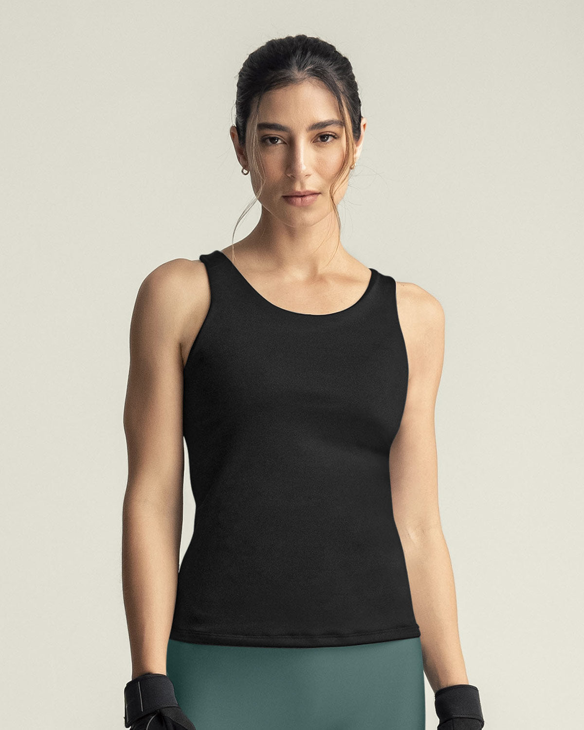 Camiseta deportiva con top interno de buen ajuste | Leonisa Colombia